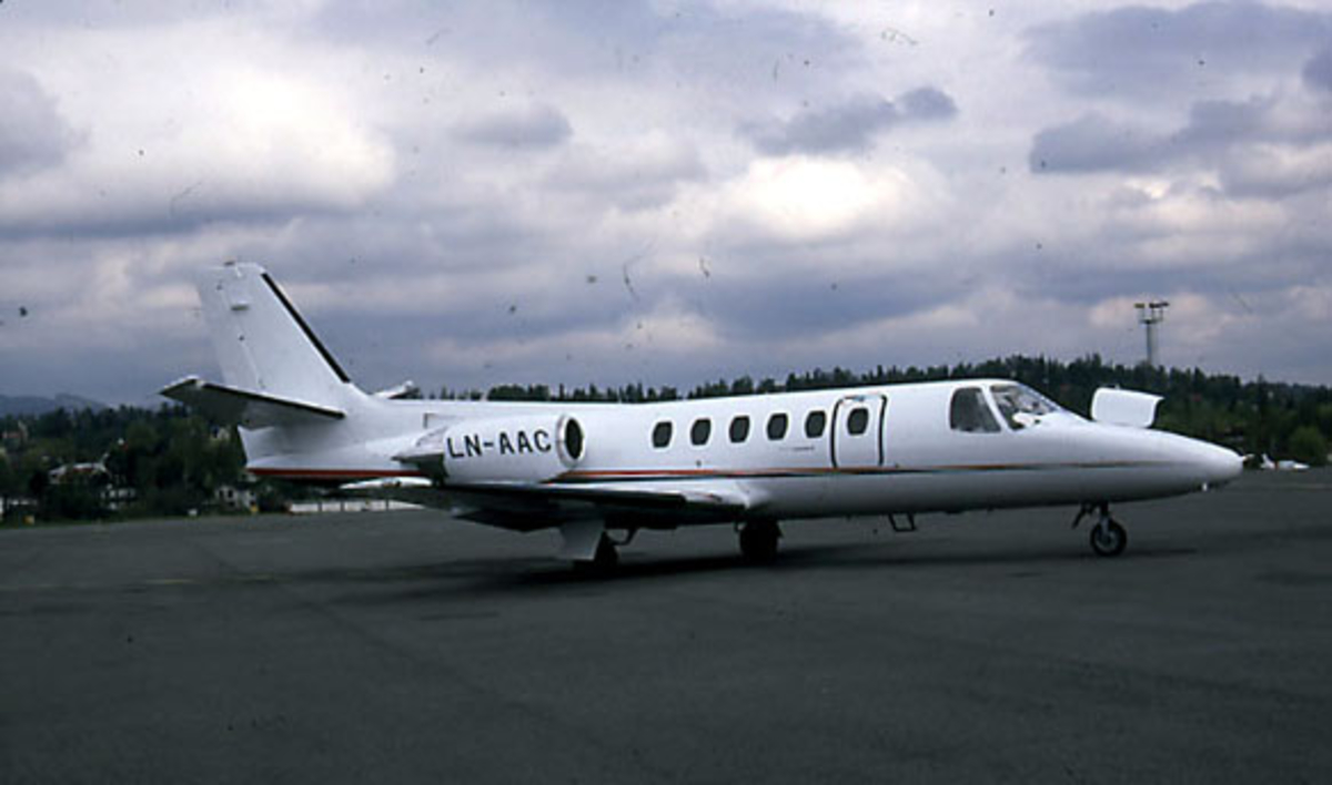 Lufthavn, 1 fly på bakken, DA-20 Falcon 20 F, LN-AAC fra Air Express ...