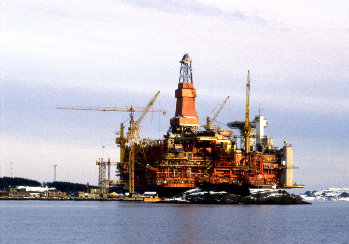 Statfjord C under bygging. - Norsk Oljemuseum / DigitaltMuseum