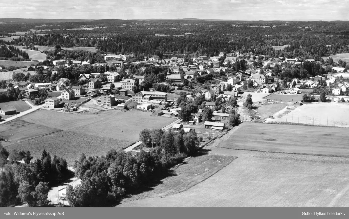Flyfoto av Mysen i Eidsberg, oversiktsbilde 1951. - Østfold fylkes ...