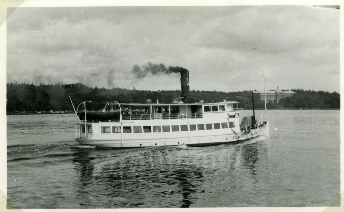 Waxholmsbolagets skärgårdsångare S/S BREVIK II på Saltsjön, Stockholm ...