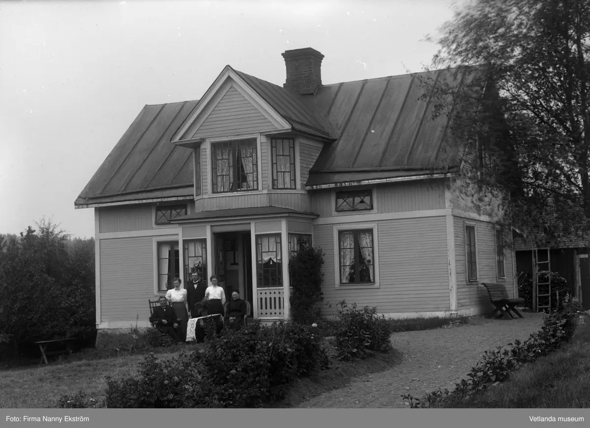 Familj Framför Hus Vetlanda Museum Digitaltmuseum