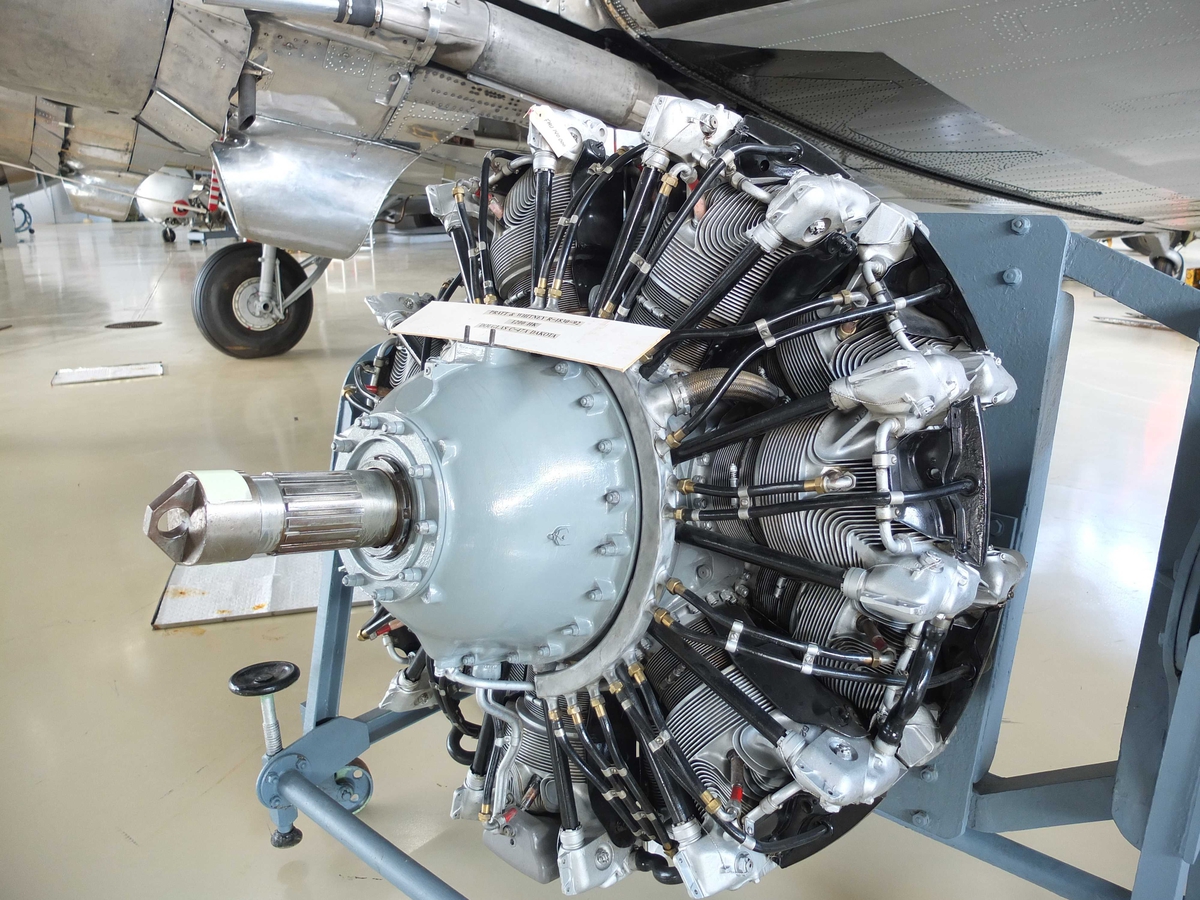 Flymotor, stjerne Pratt&Whitney, R1830-92 - Forsvarets museer ...