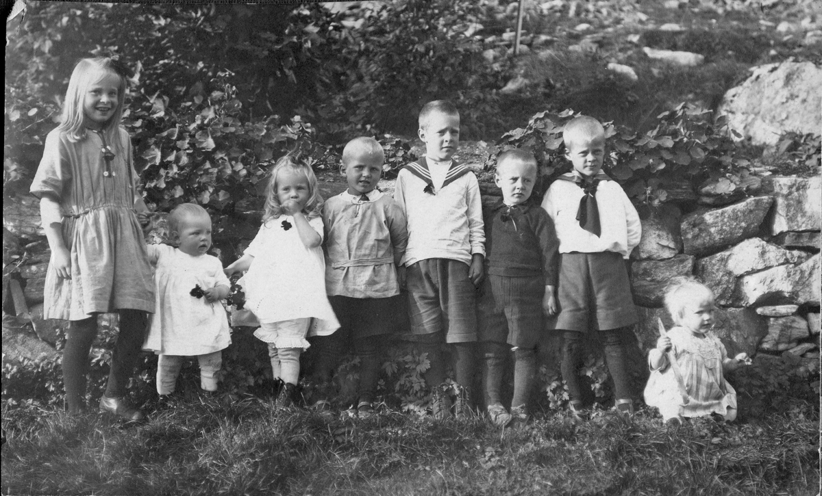 Barn av Arne Ellingsen og Andrea Munch Ellingsen, og av Dag og Lovise ...