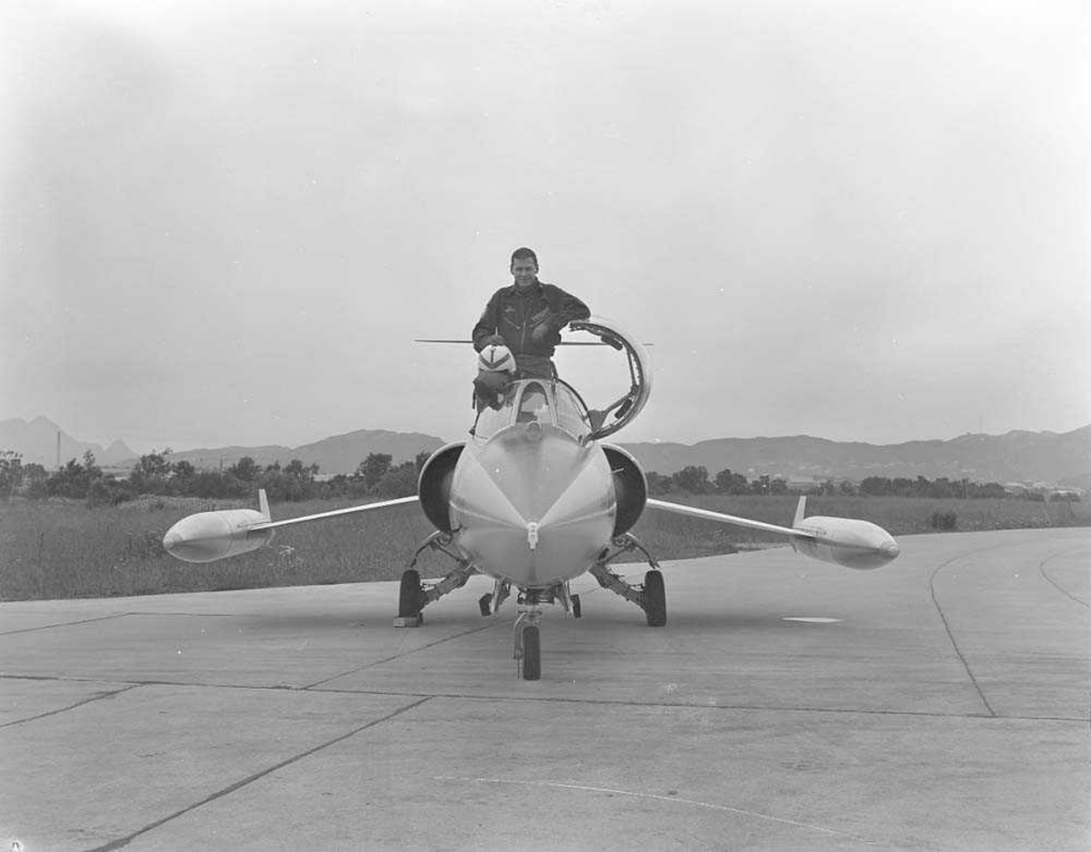 Spesielt portrettfoto av jagerflyger ved 331 skvadron, Bodø flystasjon ...