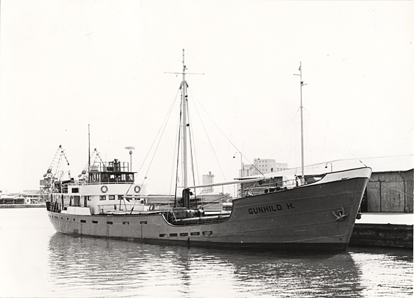 Lastfartyget m/s GUNHILD H. i Kalmar hamn 1962. - Sjöhistoriska museet ...