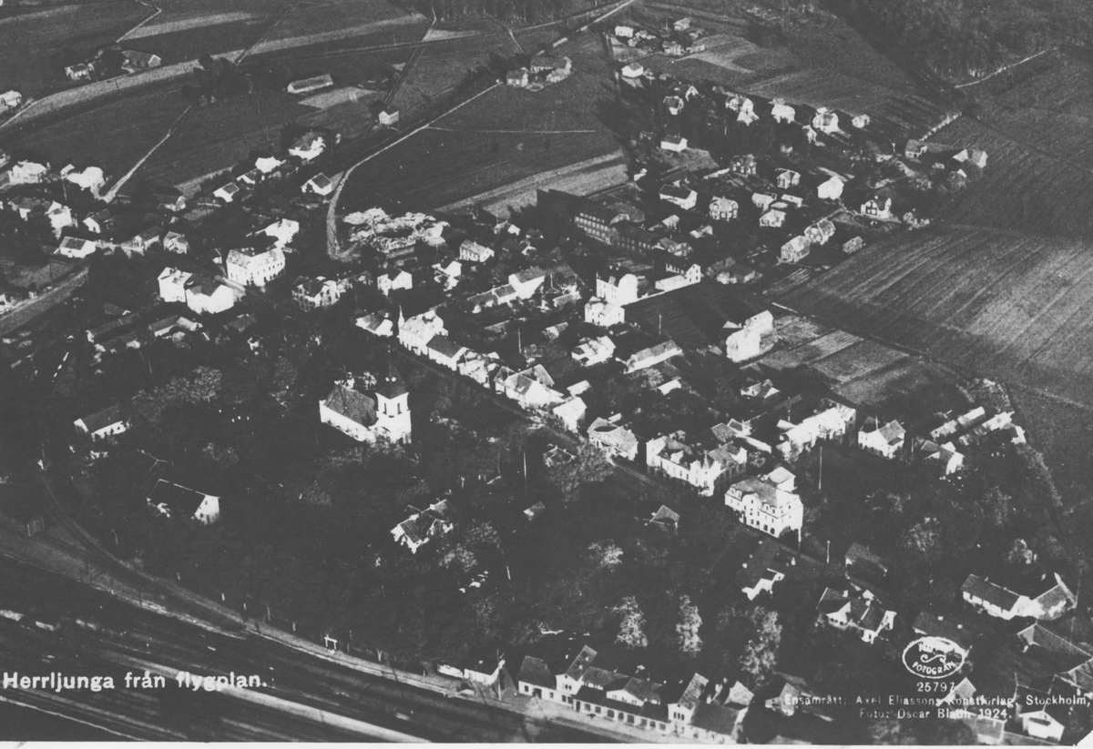 Herrljunga från flygplan - Vänersborgs museum / DigitaltMuseum