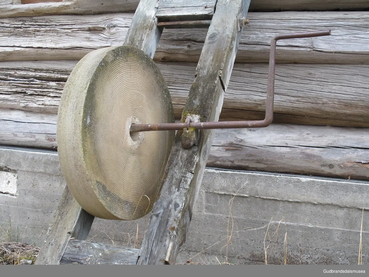 Slipestein - Gudbrandsdalsmusea AS / DigitaltMuseum