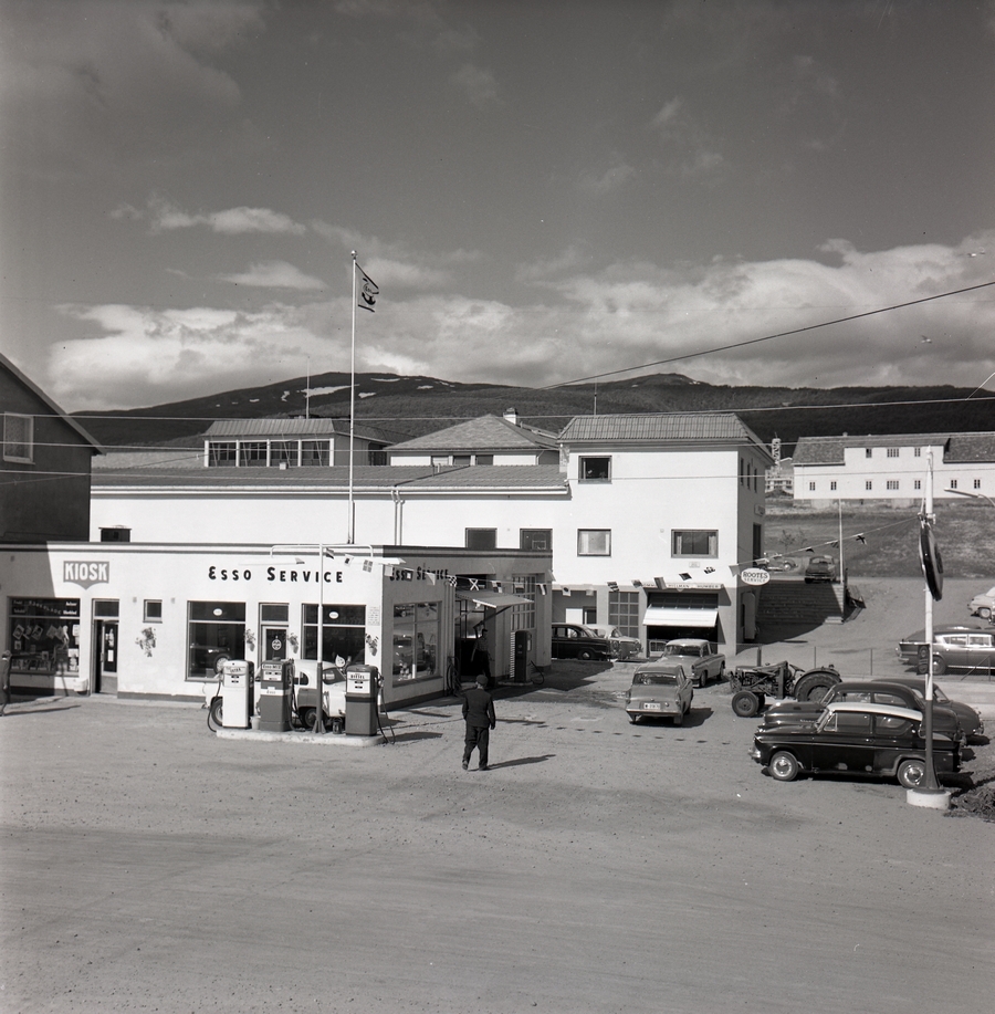 Esso Service i Kjøpmannsgata på Sortland 1962 - Museum Nord ...