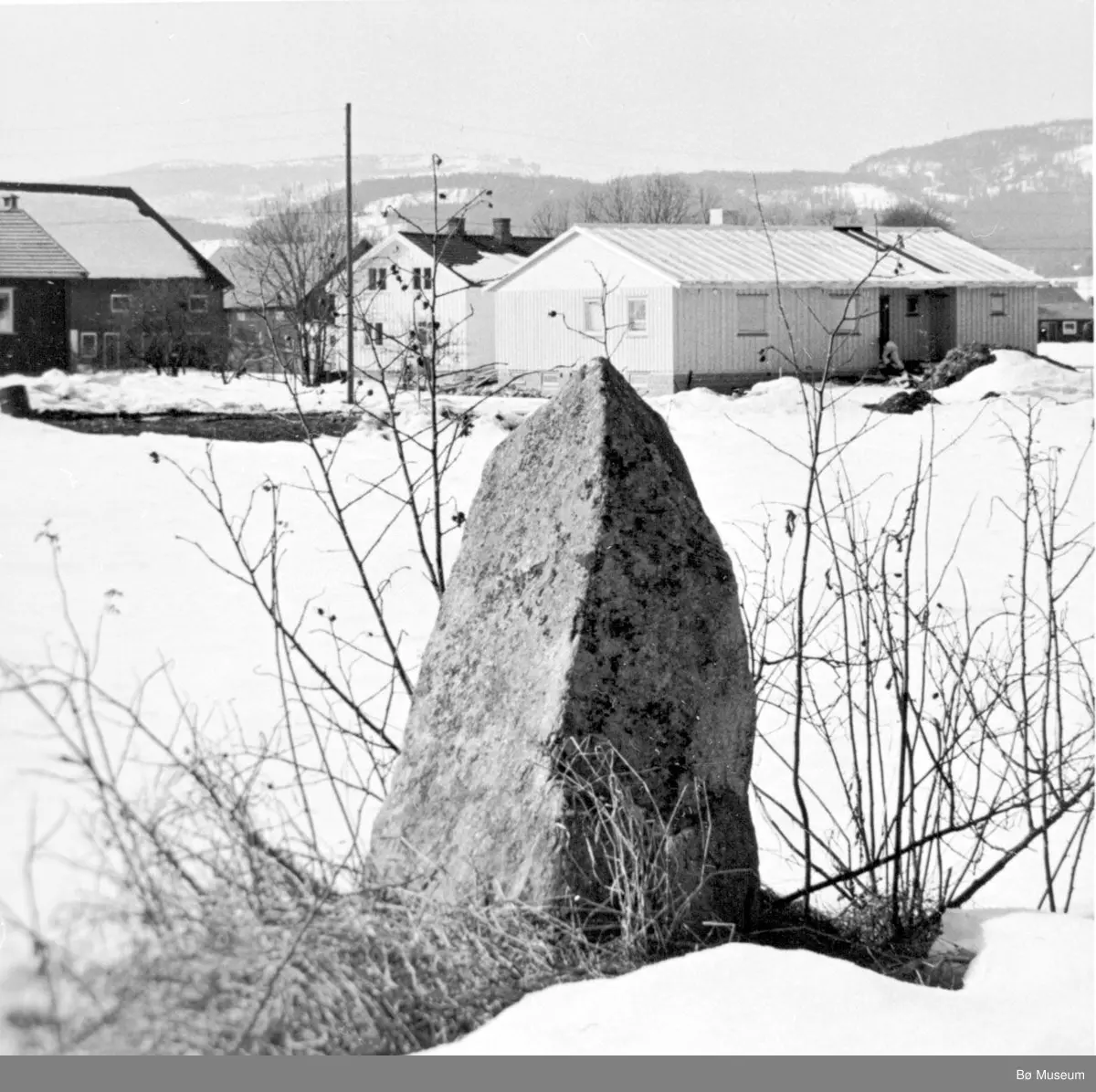 Huldresteinen ved Grivi - Bø Museum / DigitaltMuseum