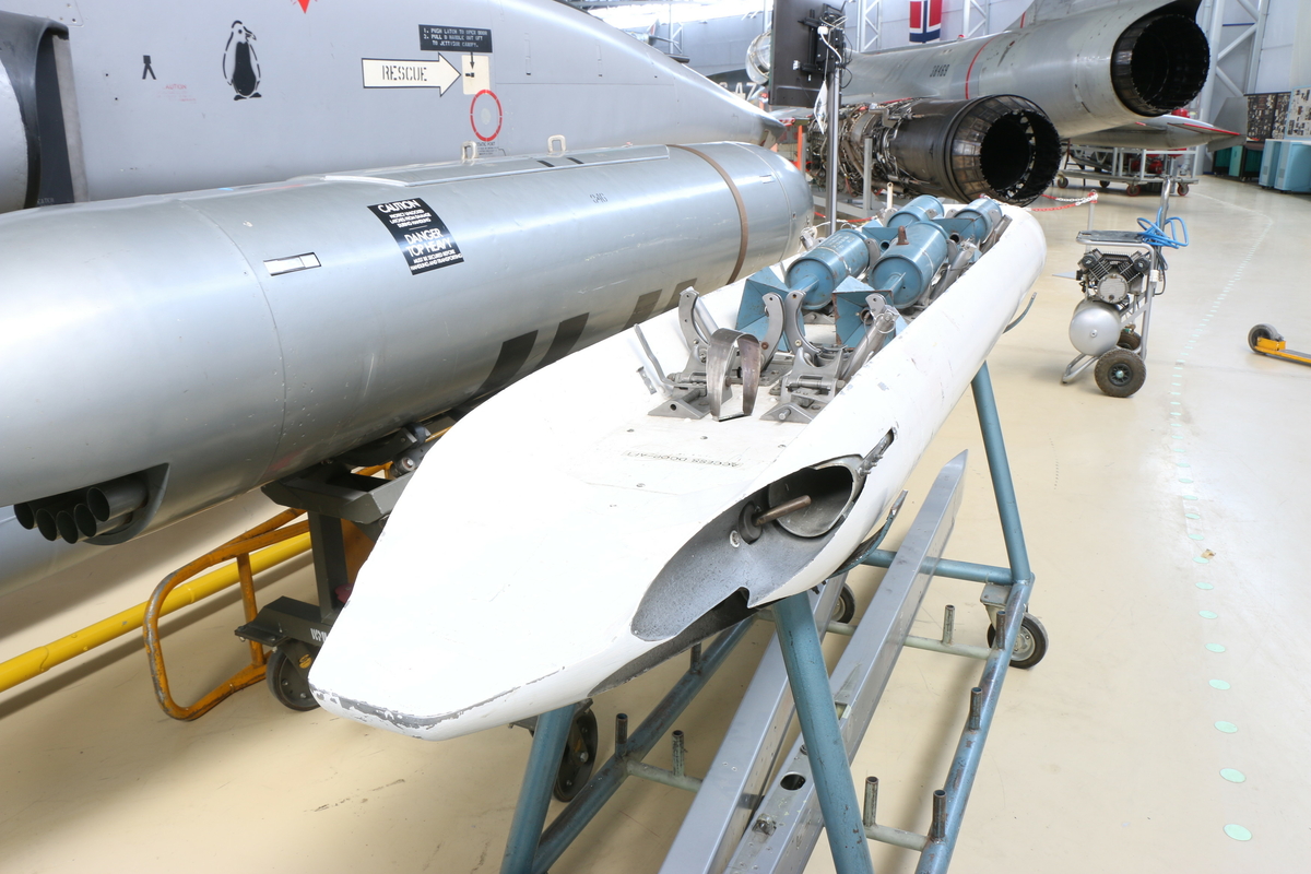 Rakett-beholder CRV-7 - Forsvarets museer / DigitaltMuseum