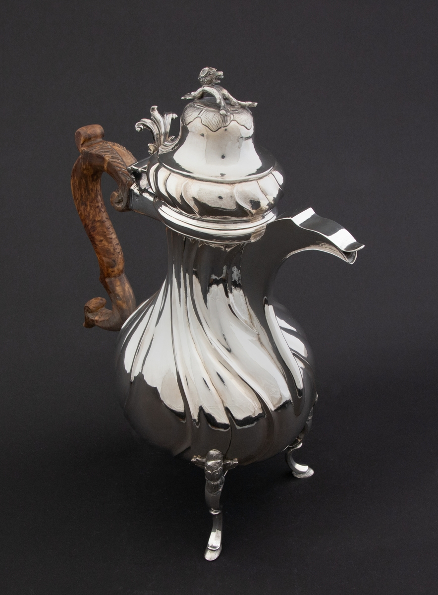 Kaffekanne - Nordenfjeldske Kunstindustrimuseum / DigitaltMuseum