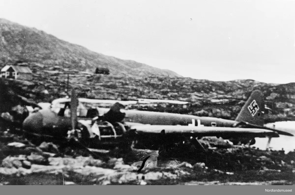 Havarert tysk fly på Bjørnefjell. - Nordlandsmuseet / DigitaltMuseum