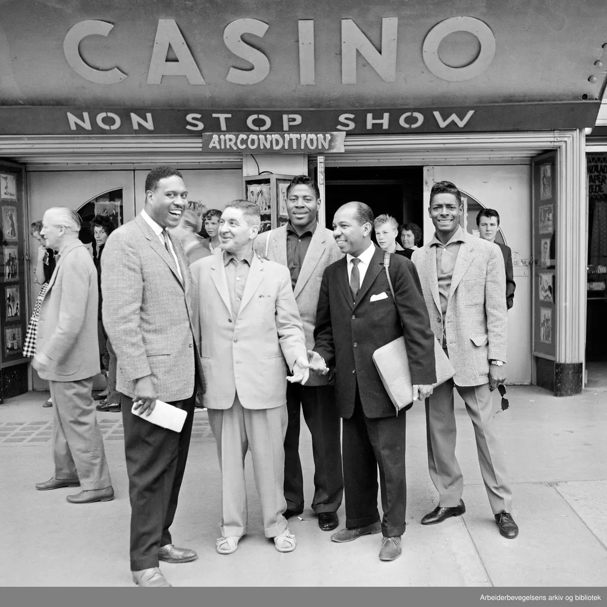 Casino Non Stop Show i Oslo. Sanggruppen The Deep River Boys med sin ...