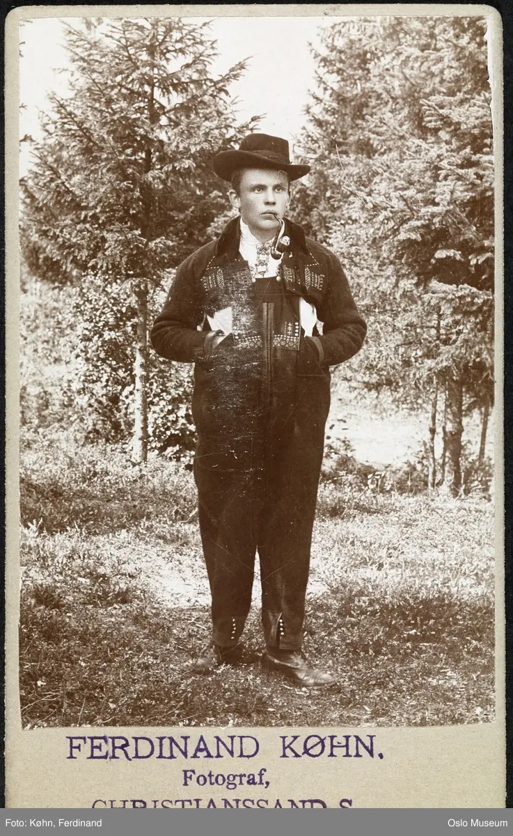 Mann i setesdalsbunad. - Oslo Museum / DigitaltMuseum