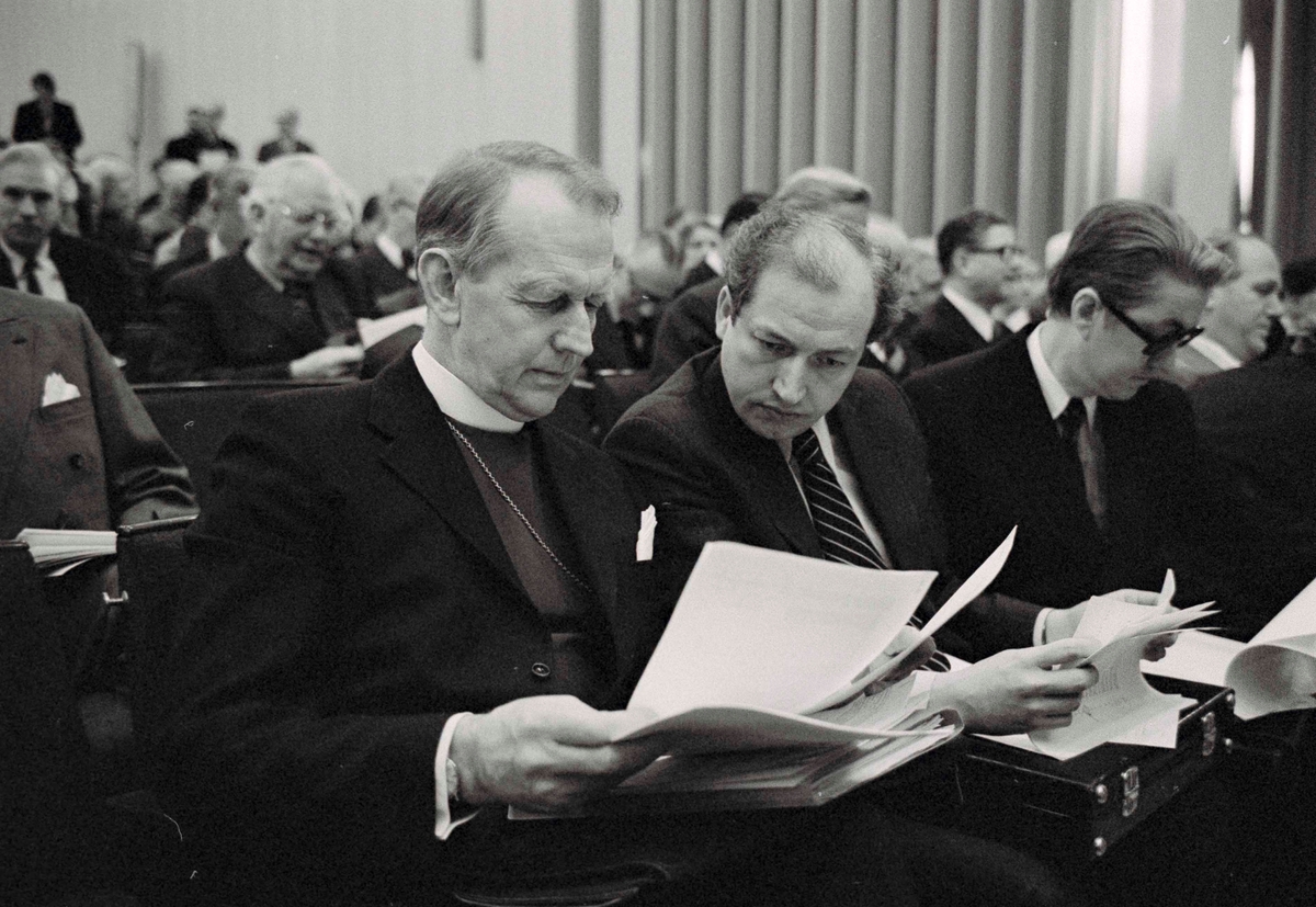 Ärkebiskop Olof Sundby, Jan Erik Wikström (Folkpartiet), direktör ...