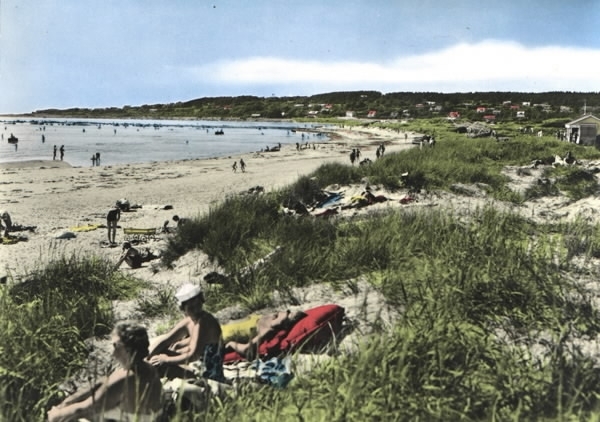 Vykort, "Haverdals strand". Bild 1: Kolorerat. Bild 2: Sv/v. Strandvy ...