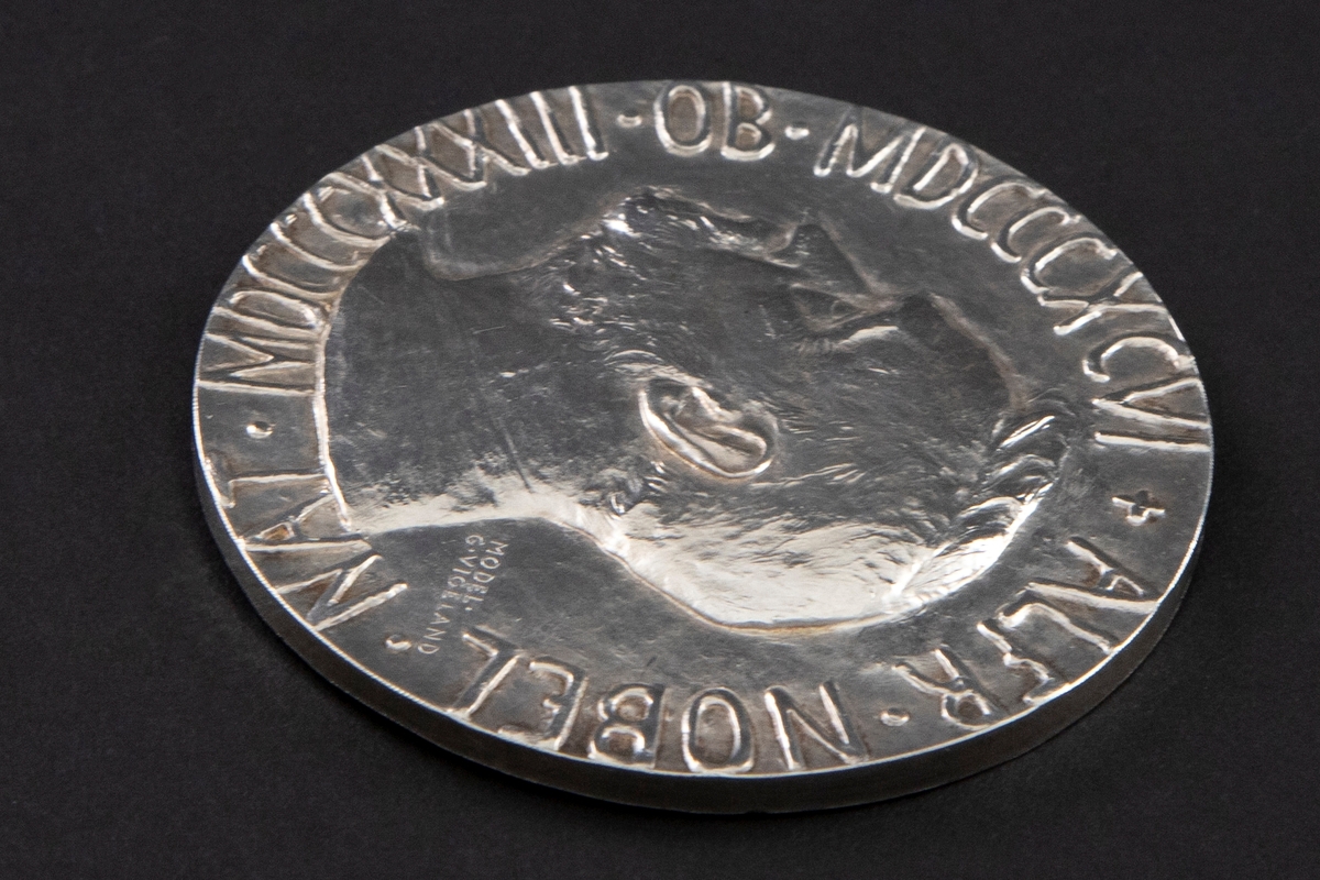 Medaljen til Nobels fredspris [Fredsprismedaljen] - Nordenfjeldske ...