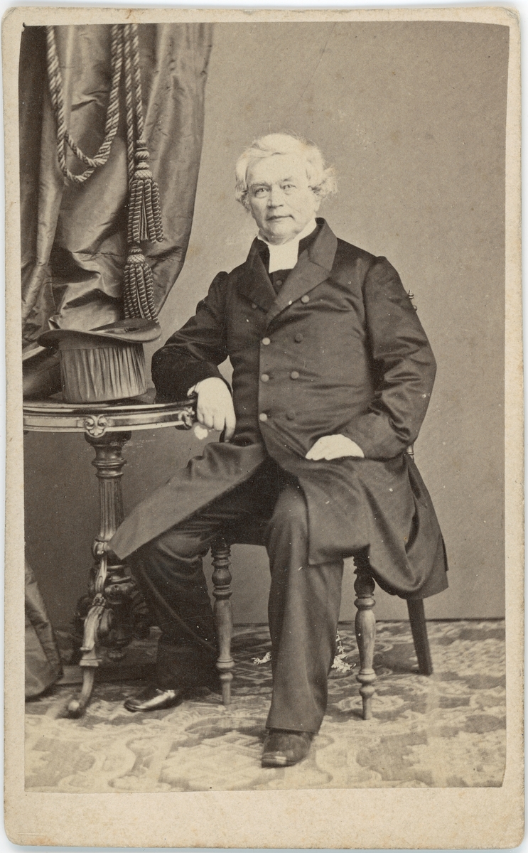 Kabinettsfotografi - ärkebiskop Reuterdahl i Svea Rike - Upplandsmuseet ...