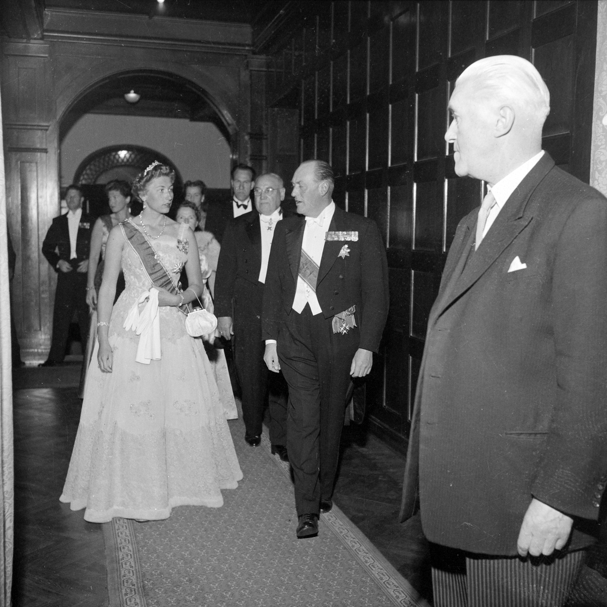 Kronprins Olav og prinsesse Astrid ankommer Britannia - Sverresborg ...