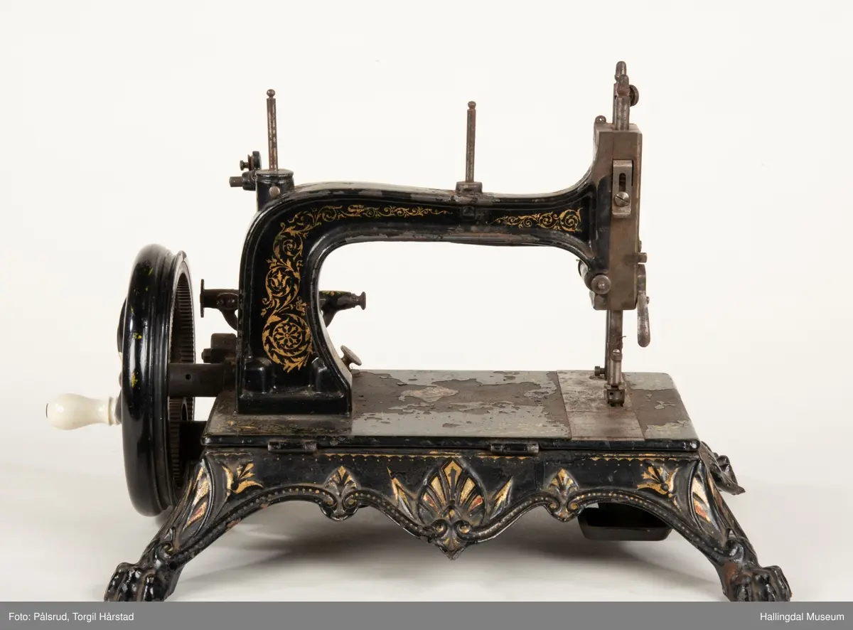 Symaskin - Hallingdal Museum / DigitaltMuseum