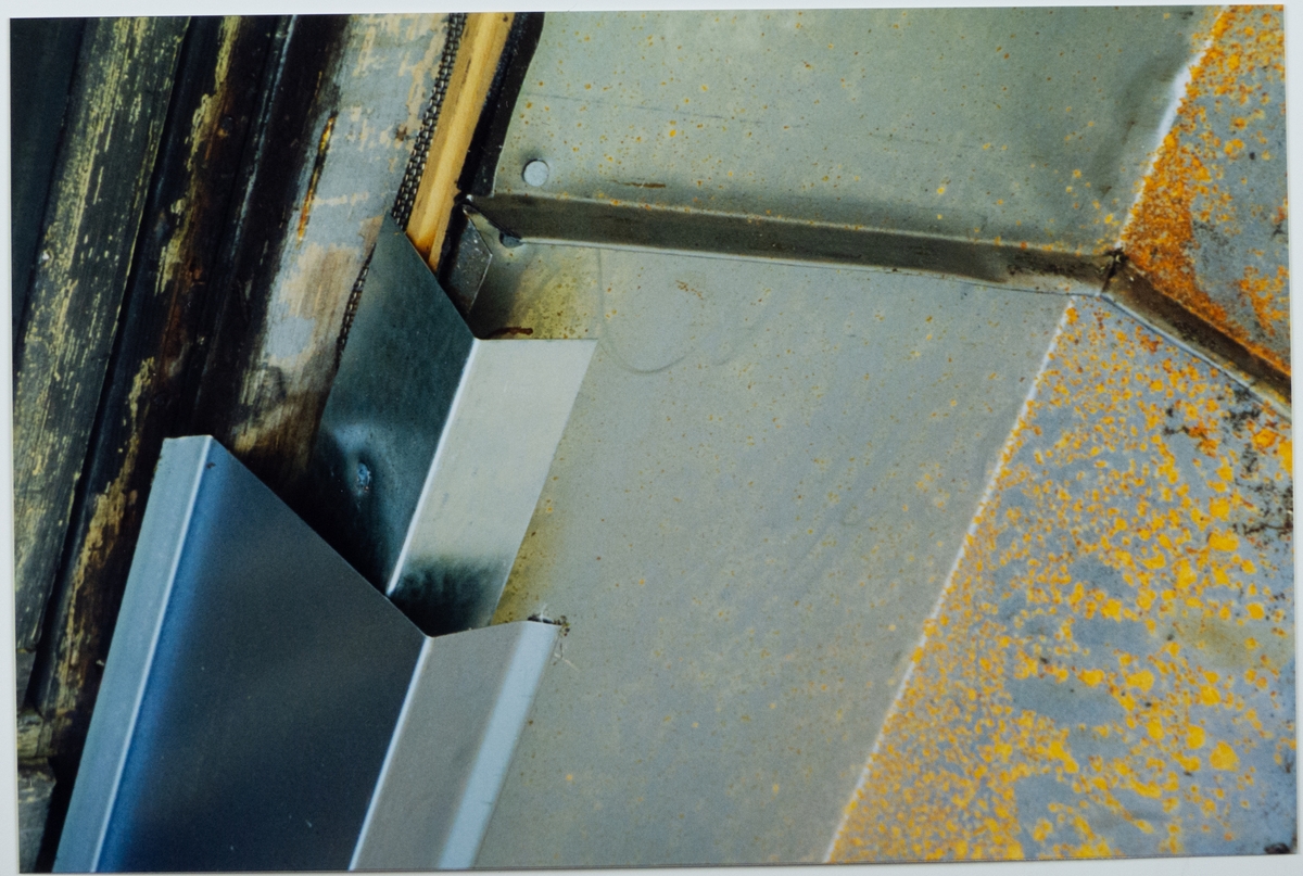 Gjuteriets restaurering, droppbleck, stödplåt, spalt för ventilation ...