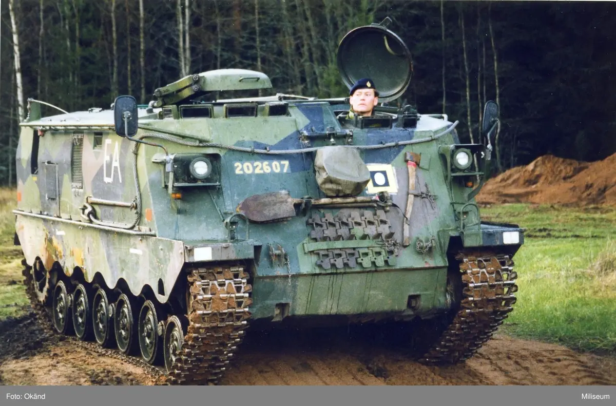 Pansarvärnsrobotbandvagn 551. - Miliseum / DigitaltMuseum