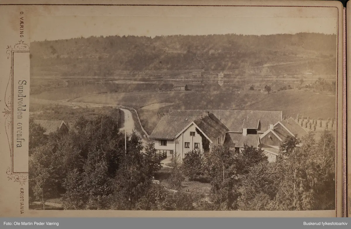 Prospekter fra Ringrike. En bildefolder med bilder fra Hole og ...