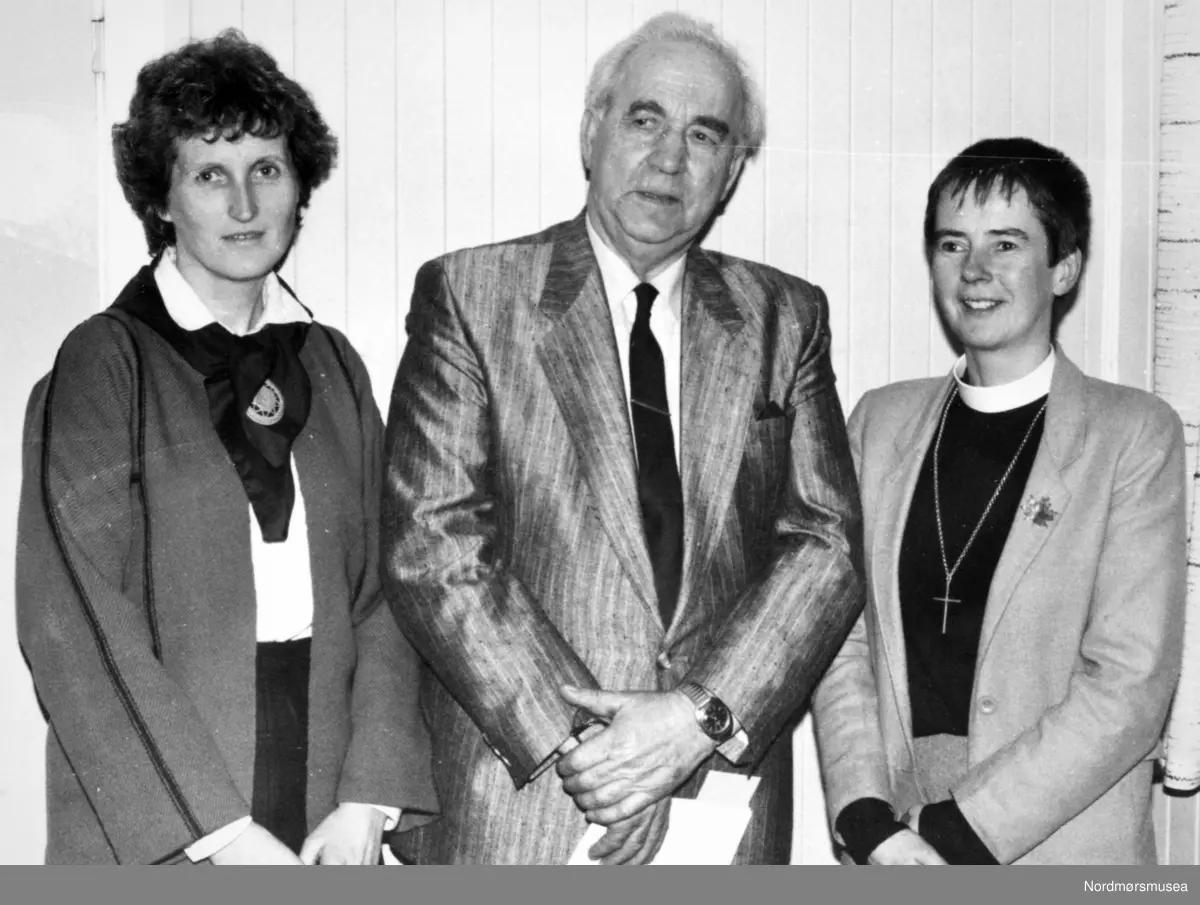 Prest, Kari Synnøve Gaustadnes Hoel. Prest i Eide på N. Sammen med ...