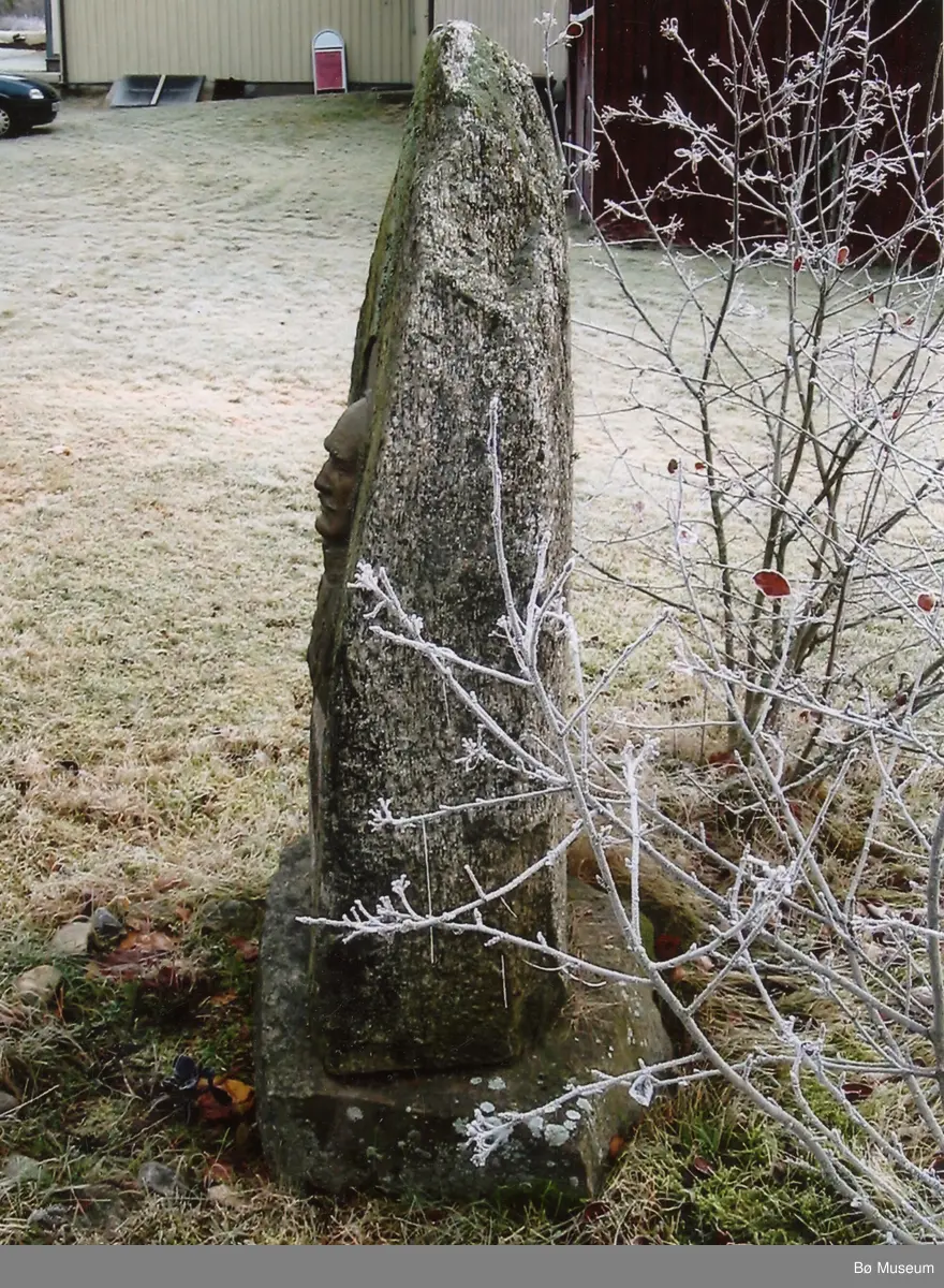 Avdukinga av minnesteinen over Olaf Rye ved Bø museum, Oterholt - Bø ...