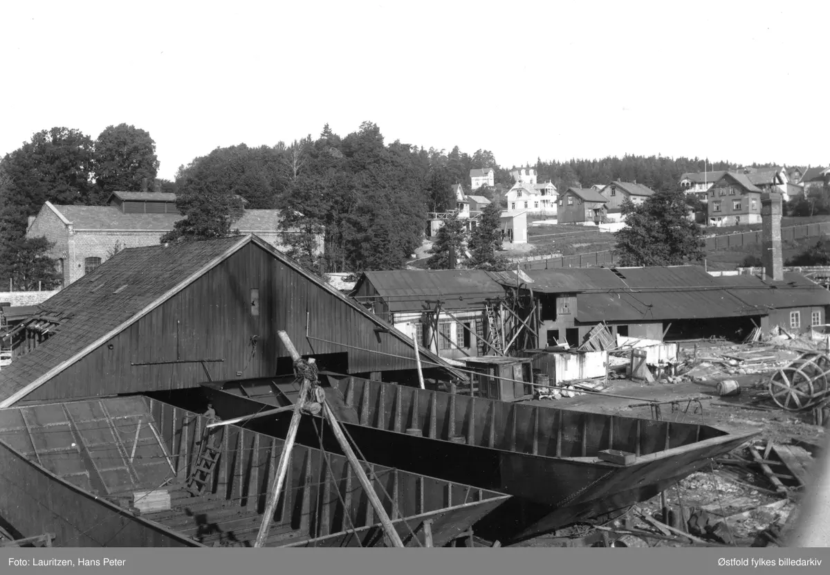 Moss Verft i Verftsgaten 13. Bygging av lektere i stål, ca. 1910-20 ...