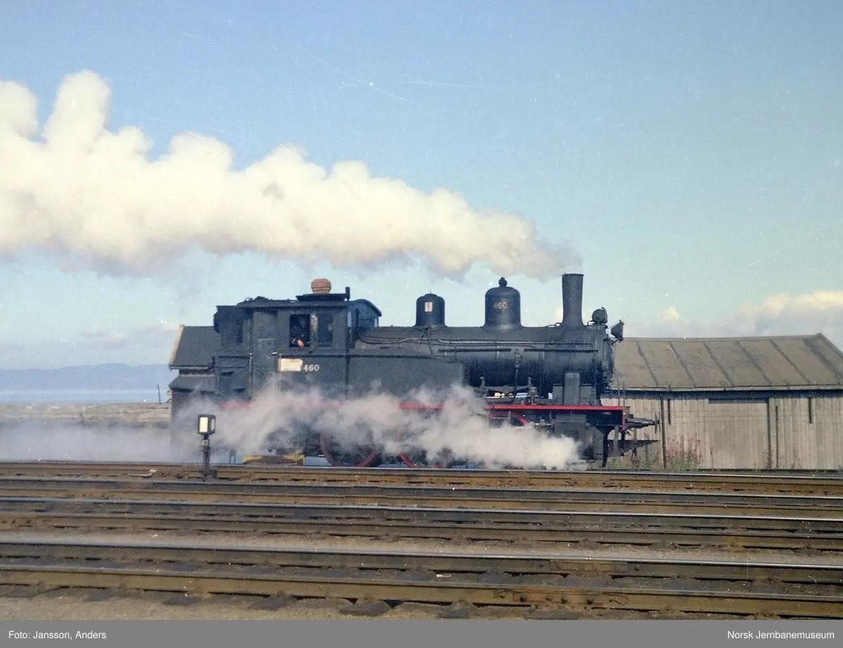 Damplokomotiv 23b 460 på Trondheim stasjon - Norsk Jernbanemuseum ...
