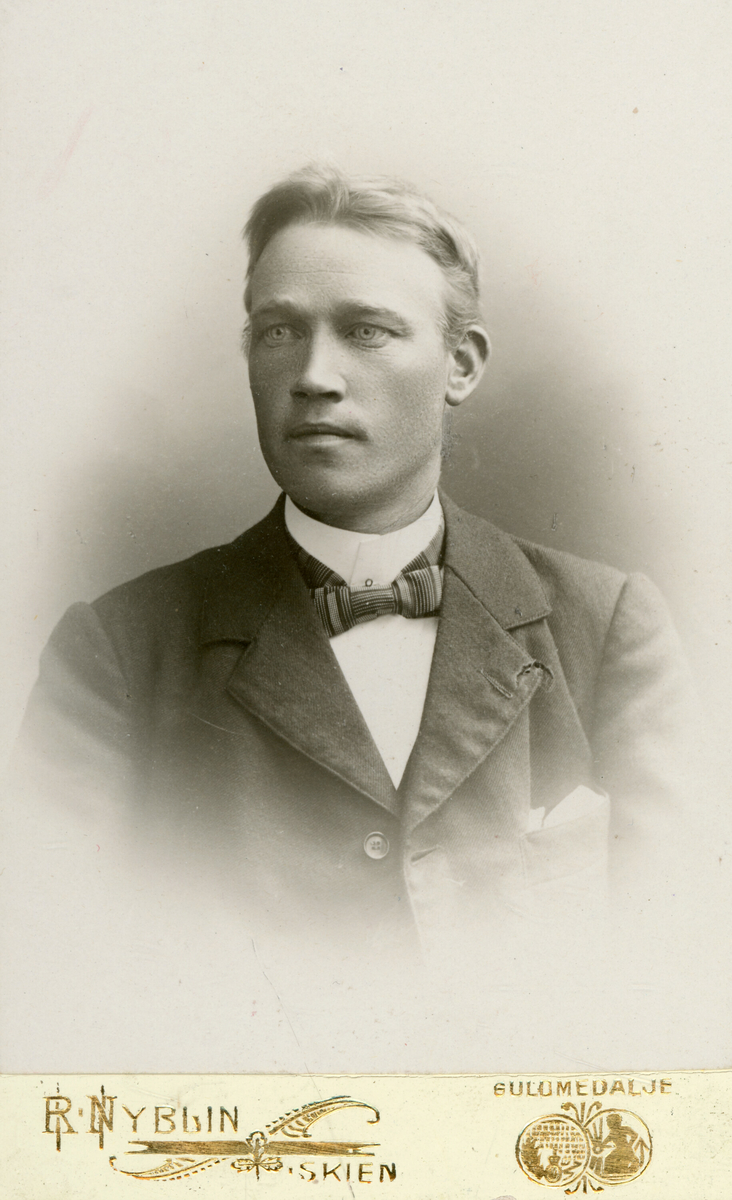 Visittkortbilde av Jon Jonsson Høgsås, 1877-1953 - Midt-Telemark Museum ...