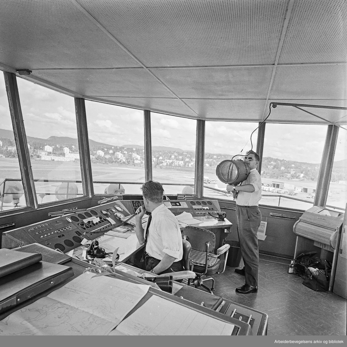 Oslo Lufthavn Fornebu. "Sikringstjenesten utføres i dag som for ti år ...