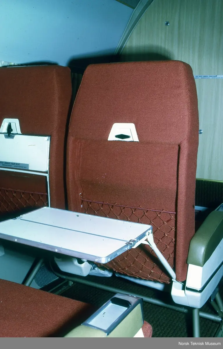 Flysete i Caravelle, bakside av rygg med nedfelt bord - Norsk Teknisk ...