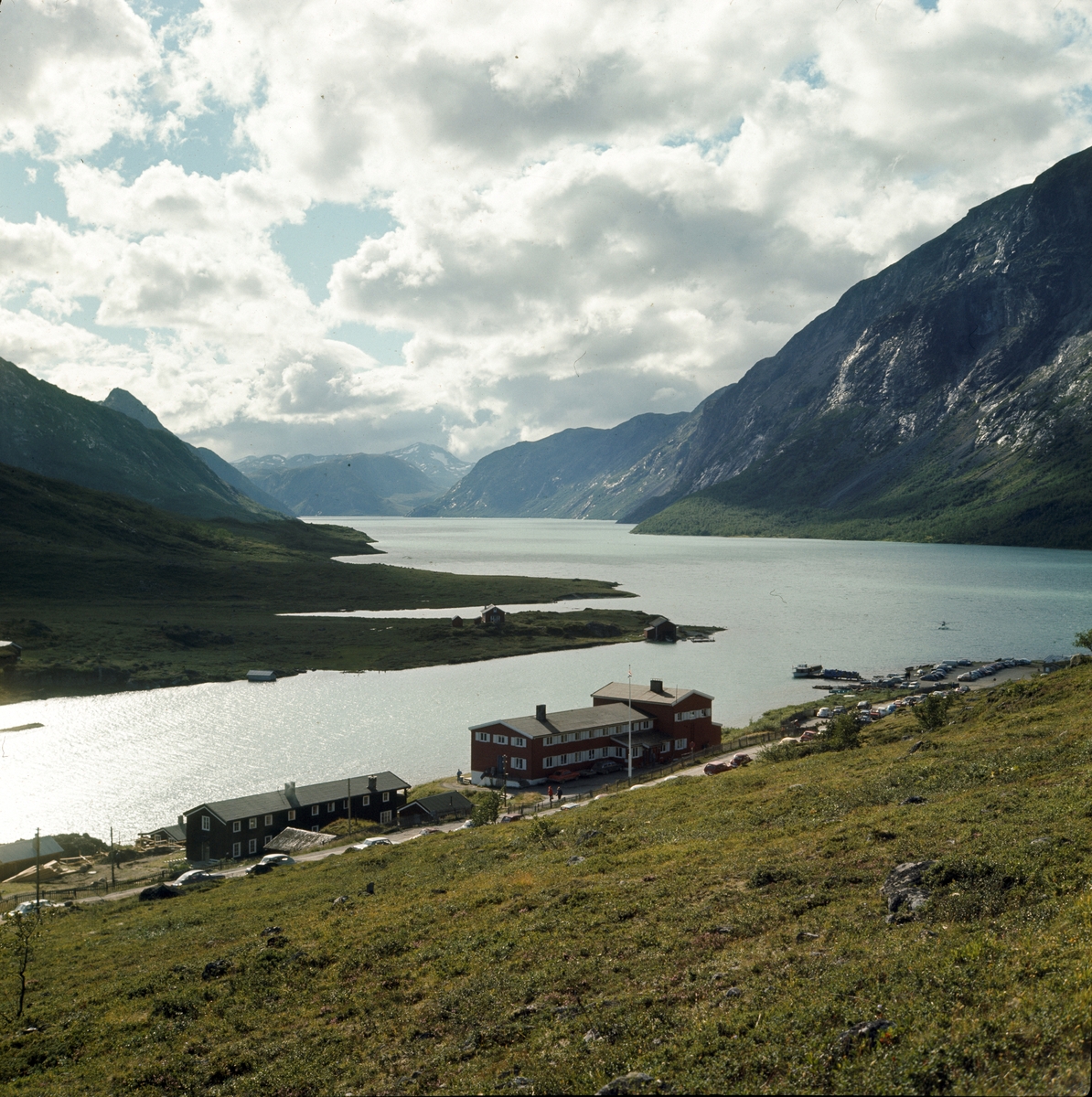 Gjendesheim - DNT hytte v. Gjende i Jotunheimen - DEXTRA Photo ...