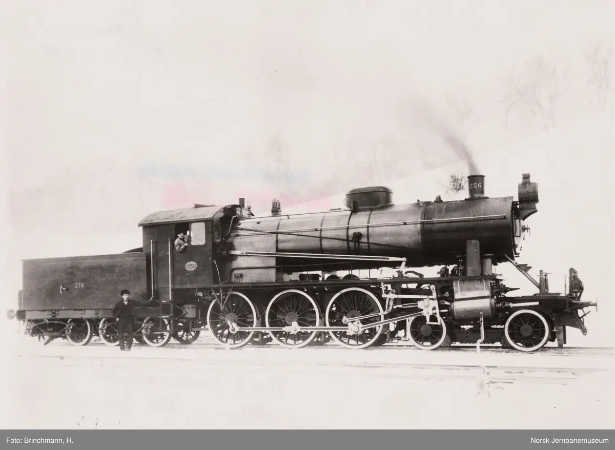 Damplokomotiv type 30a 256 som nytt - Norsk Jernbanemuseum / DigitaltMuseum