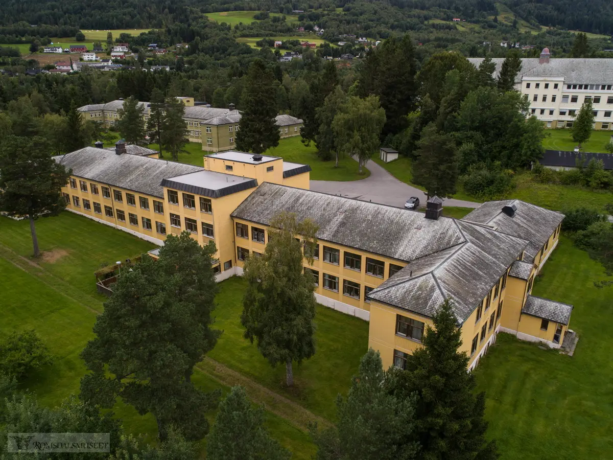 Oppdøl sjukehus er et psykiatrisk sykehus som ligger på Hjelset i Molde ...