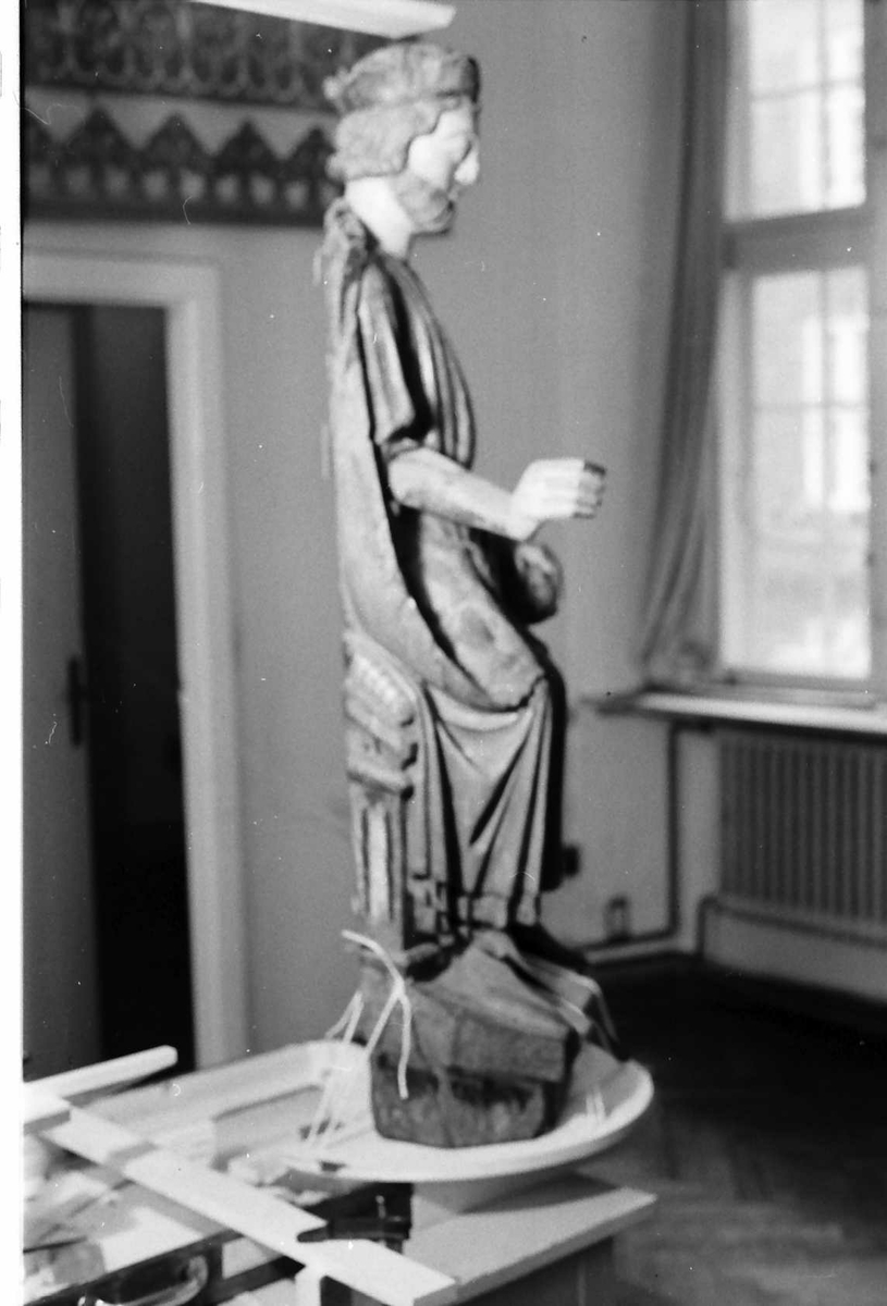 St. Olav statue. - Anno Musea i Nord-Østerdalen / DigitaltMuseum