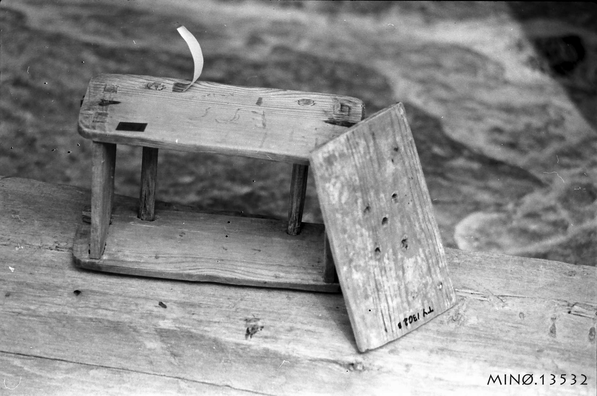 Utstilling, osteform. Gjenstand 1302 A. B - Anno Musea i Nord ...