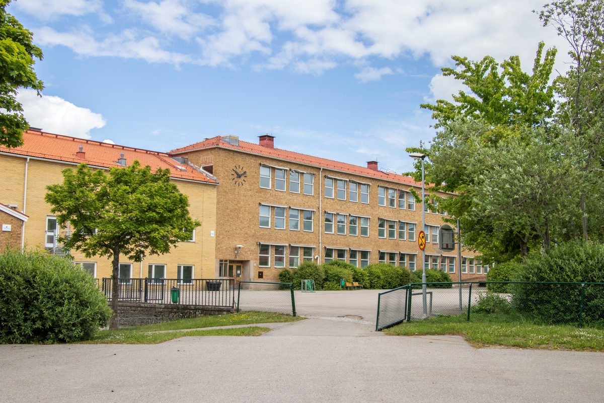 Skolgården på Kungsbergsskolan mot Drottningtorget - Bild Linköping ...