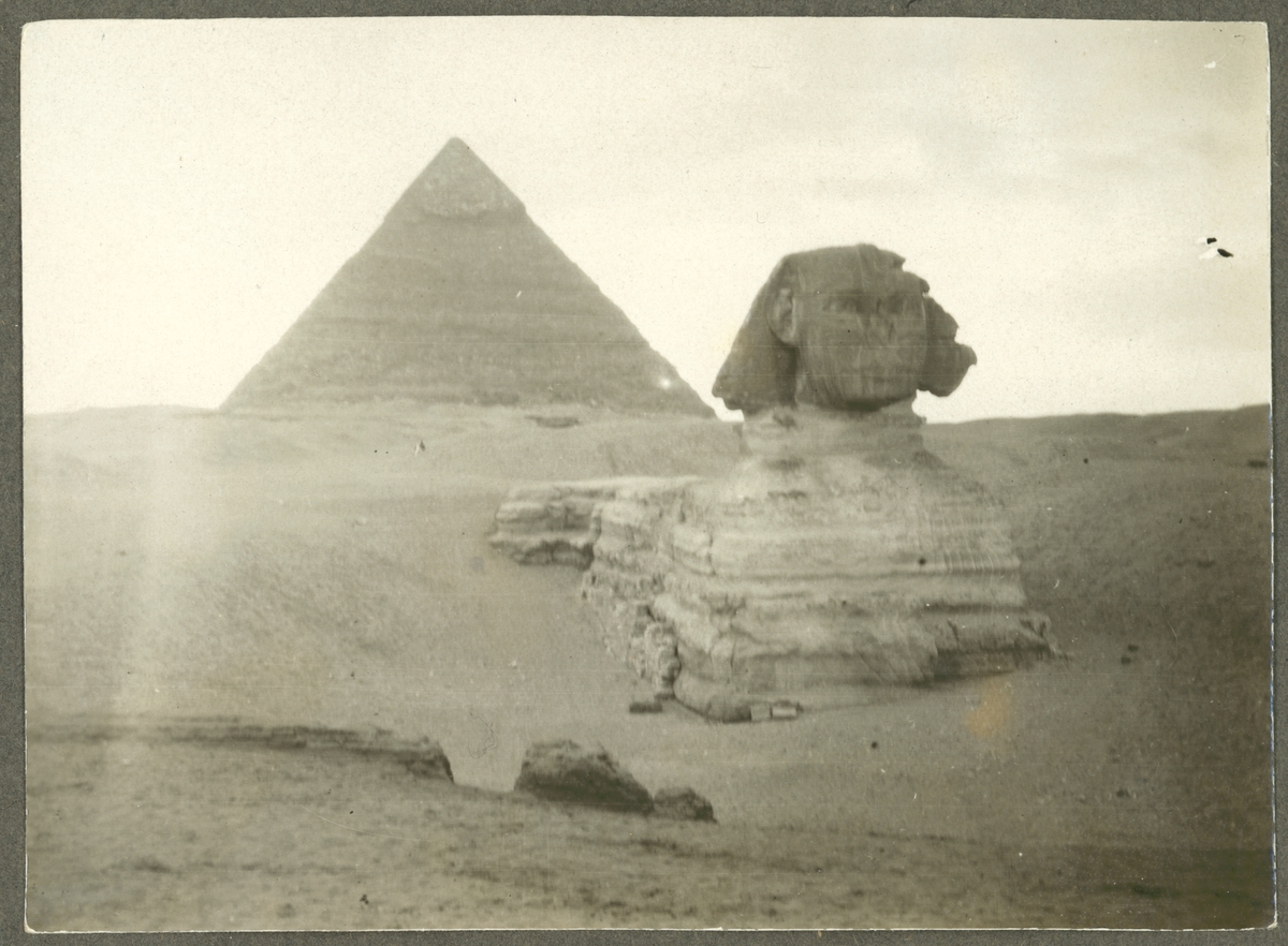 Sfinxen och Chefrens pyramid i Giza. - Marinmuseum / DigitaltMuseum