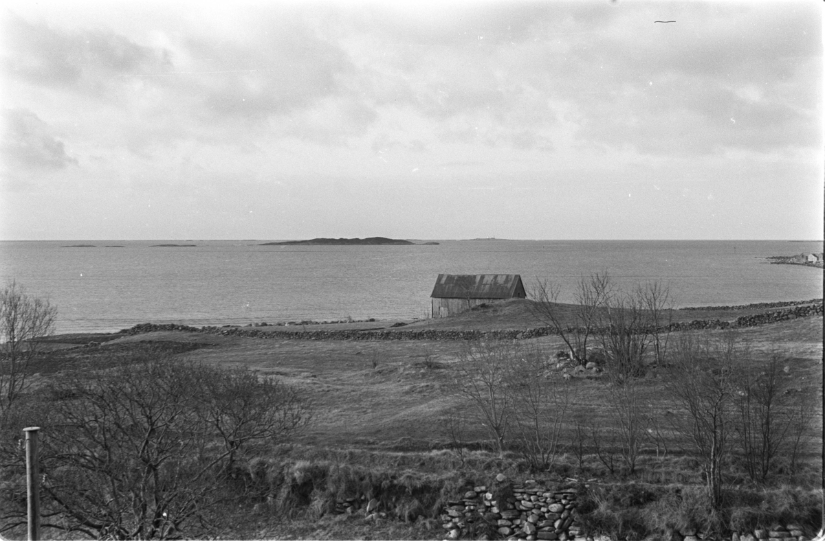 Ulstein, Ulstein sogn og prestegjeld, Sunnmøre. Bautastein, langrøys ...
