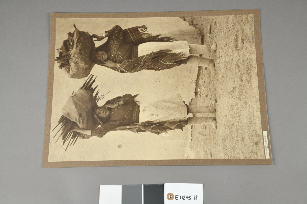 Etnografisk samling gjenstandsfoto - Universitetsmuseet i Bergen ...