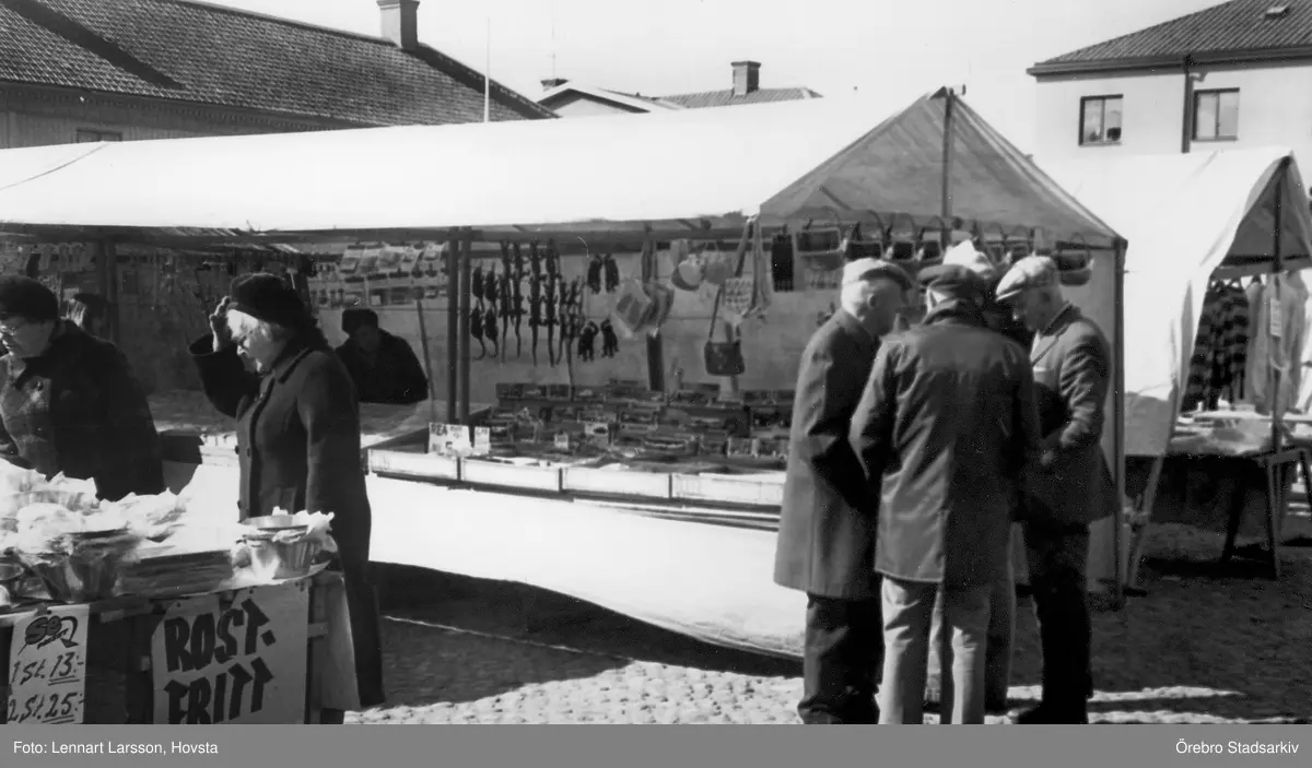 Marknad i Askersund,, 1976 - Örebro Stadsarkiv / DigitaltMuseum