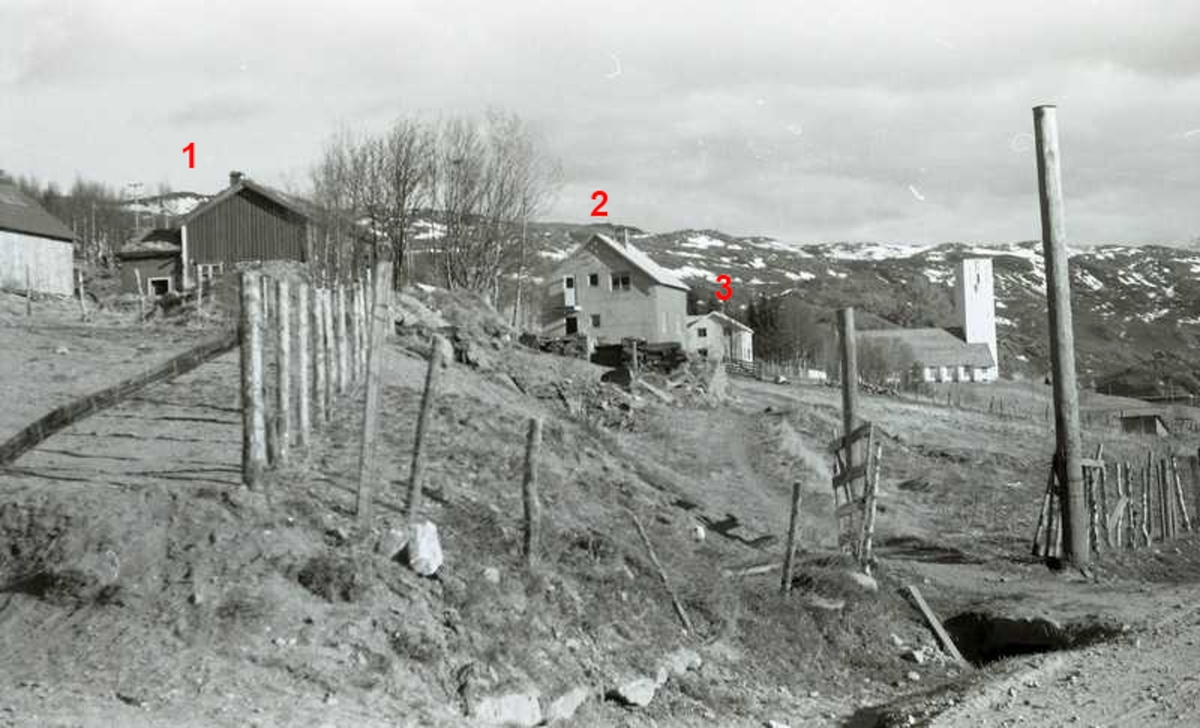 Hus nr 1 er Knutgården i Bertheus Normanns vei 9, bygget av Knut Olsen ...