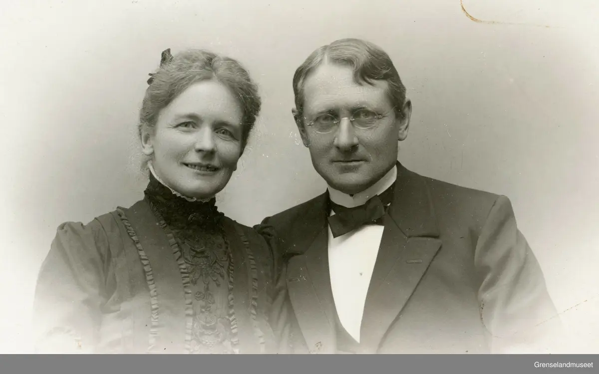 Portrett av Karen Bertha Lund (født Wang) og Emil Stang Lund ...