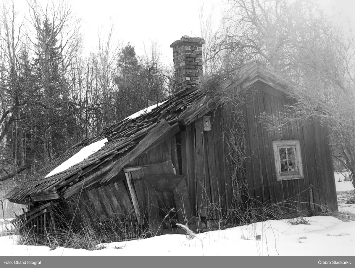 Gammal stuga i Yxtabacken i Hovsta, 1981 - Örebro Stadsarkiv ...