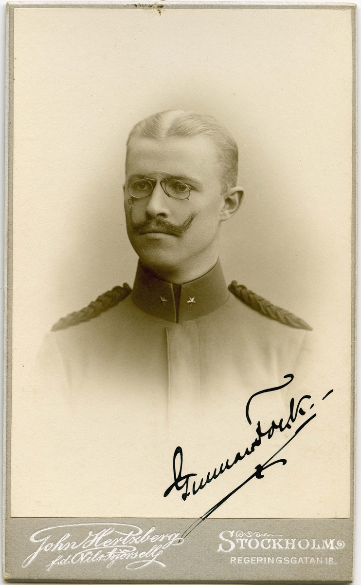 Porträtt på Carl Arvid Gunnar Friherre Fock, Major. Född 31 augusti år ...