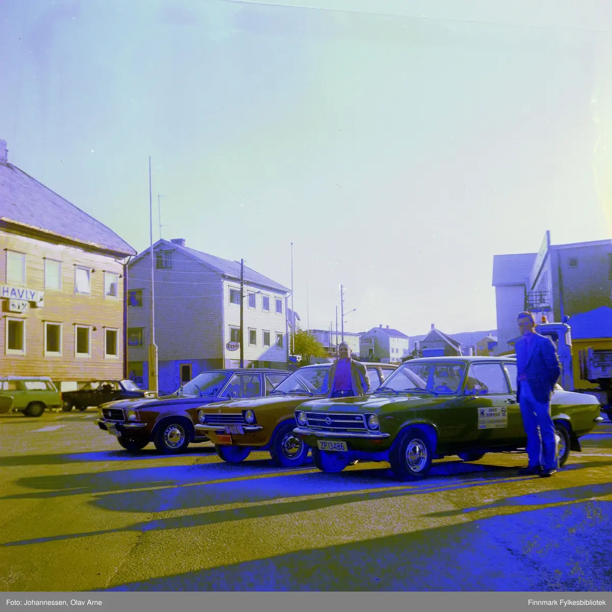 Leif Haldorsen Vadsø, selger nybiler i Båtsfjord, ved Havly, gamle ...