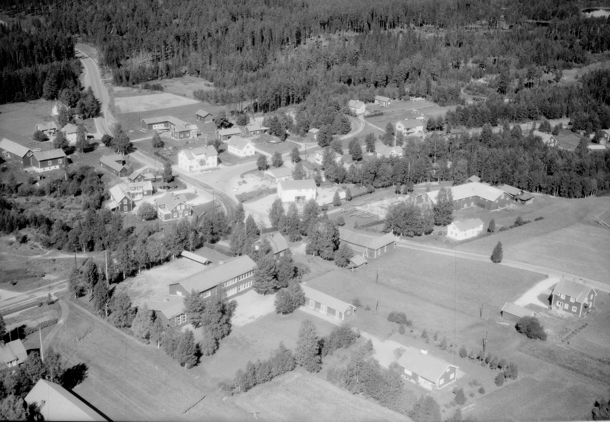 Flygfoto över Ingels. - Dalarnas museum / DigitaltMuseum